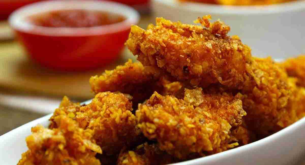 Popcorn de pollo con queso cheddar y salsa ranch